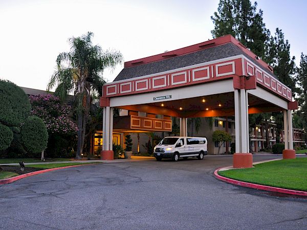 Piccadilly Inn Airport | Best Hotel Near Fresno Airport